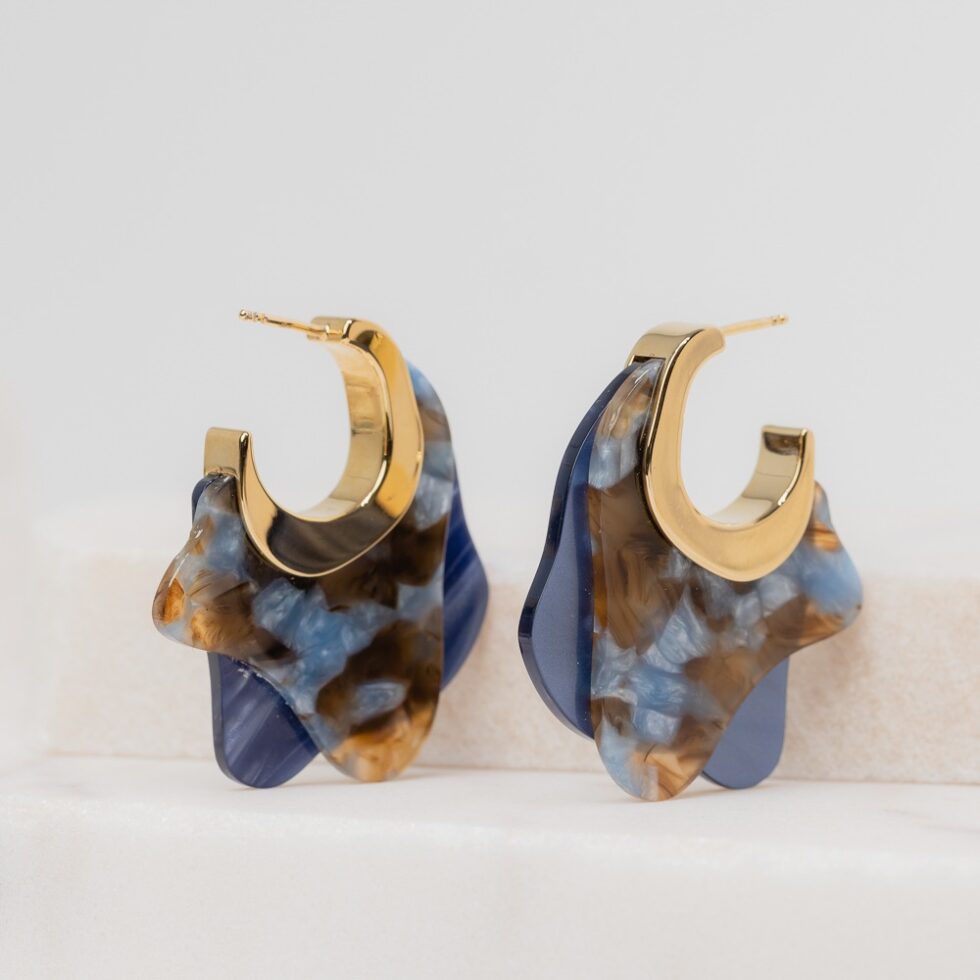 Giselle blue mix acetate hoops – Souvenirs de Pomme