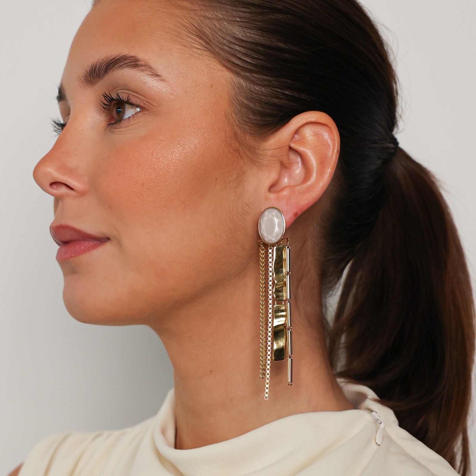 Indie witte statement oorbellen – Souvenirs de Pomme